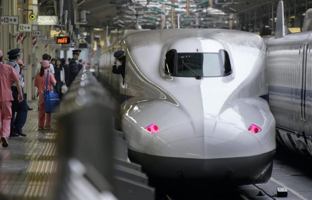 Hidden Schoolgirl In Japan's Bullet Train Signs - Spot-Report Magazine